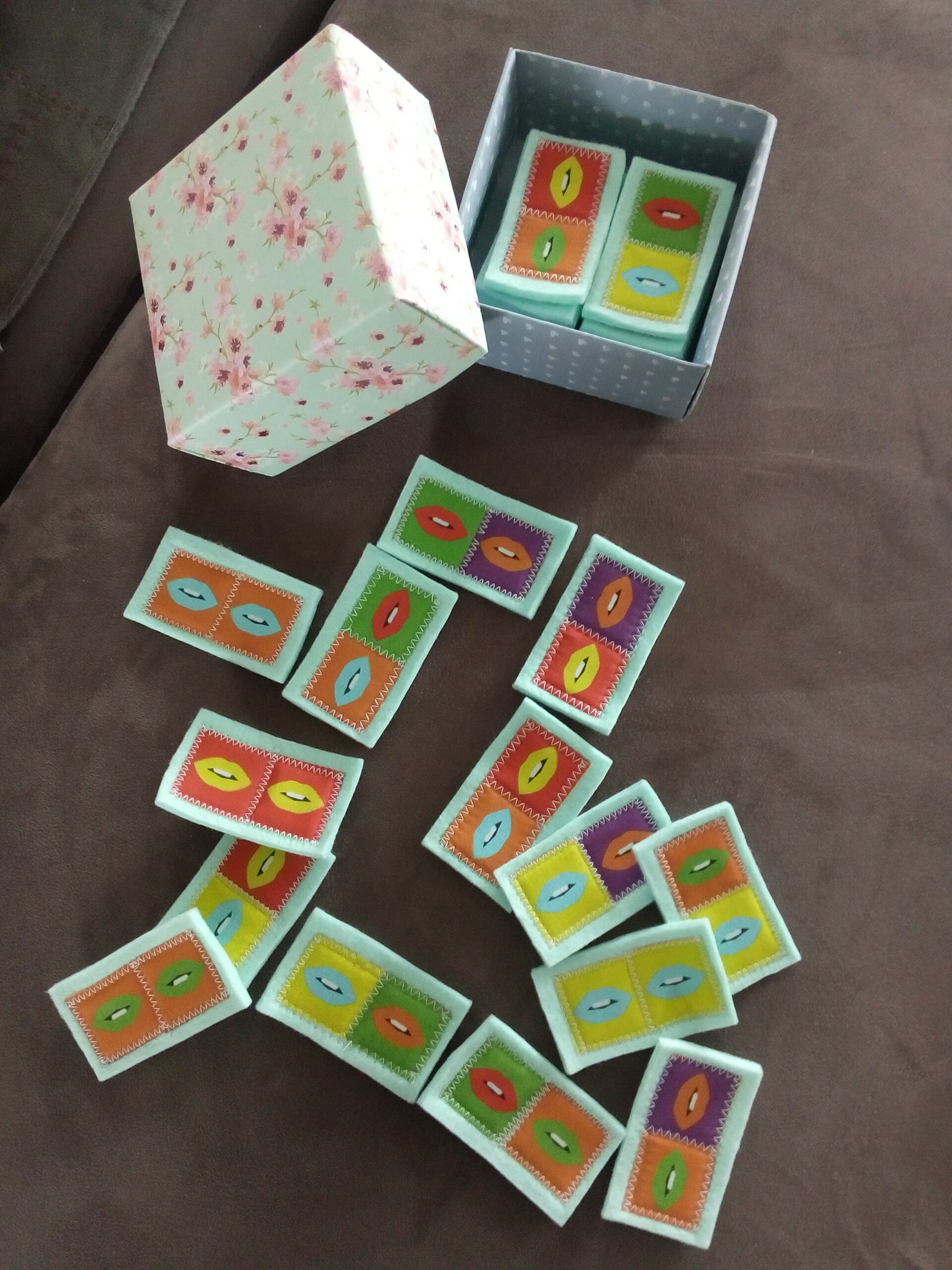 le jeu de dominos L'histoire du domino - Eveil Emoi